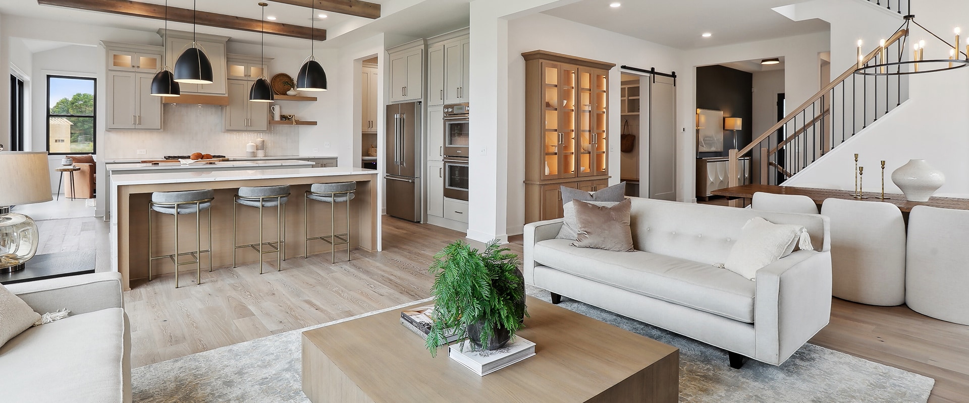 Open Concept vs. Closed Kitchen Layouts - Which is Right for Your Home?